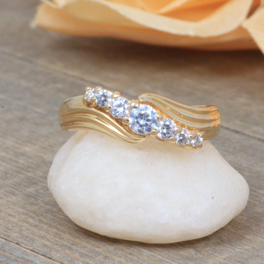 14k Gold Graduated Cz Bypass Style Ring Size 6 - Gem